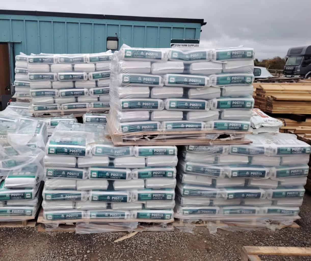 Rapid-Setting Post Mix Concrete for Wooden, Metal & Concrete Posts