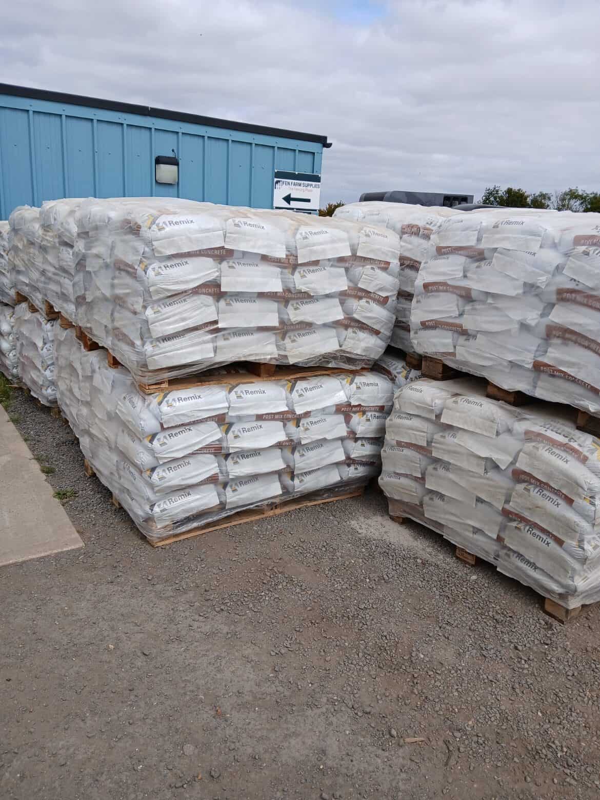 Rapid-Setting Post Mix Concrete for Wooden, Metal & Concrete Posts